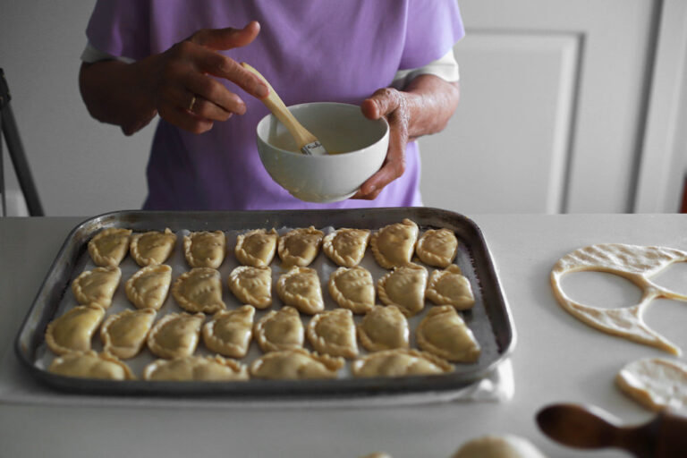 walnut kleicha - Cardamom and Tea
