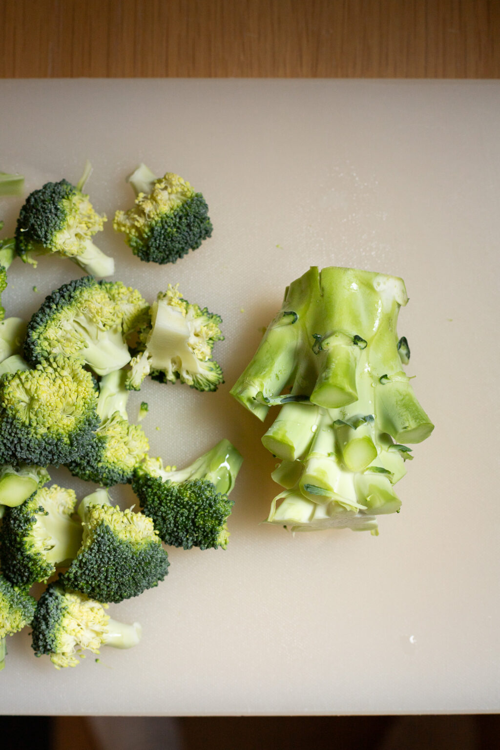 Steamed Broccoli (without a steamer) - Cardamom and Tea
