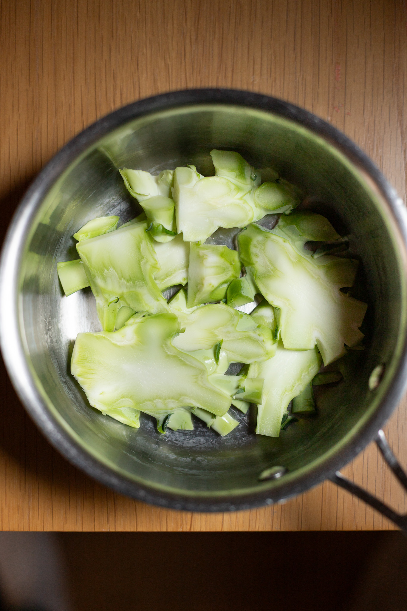 Steamed Broccoli (without a steamer) - Cardamom and Tea