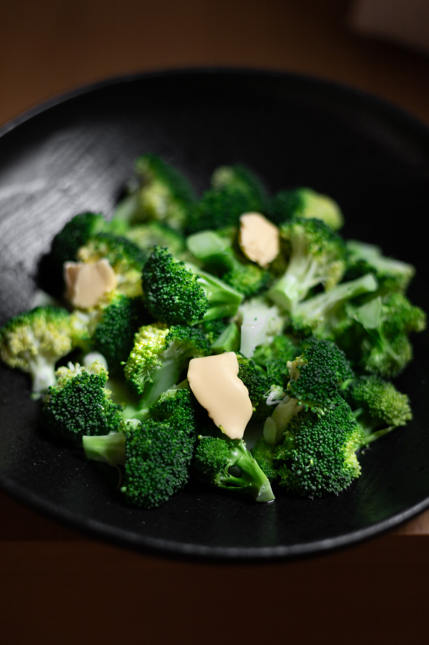 Steamed Broccoli (without a steamer) - Cardamom and Tea